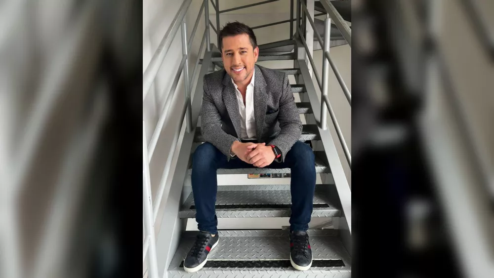 Mateo Castro rompe en llanto en plena entrevista; le hablaron de su ...
